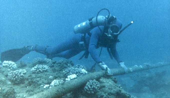 The Internet Cable Sea Map shows 885,000 KM Cables Under the Ocean