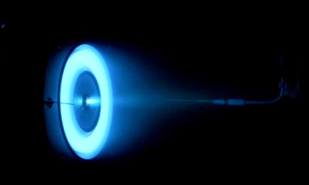 'Game Changing' Technology Turns Contact Lenses Into Tiny Computer Screens