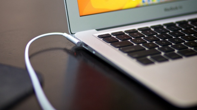 How Microsoft's Intelligent Battery Learns From You and Improves Its Life