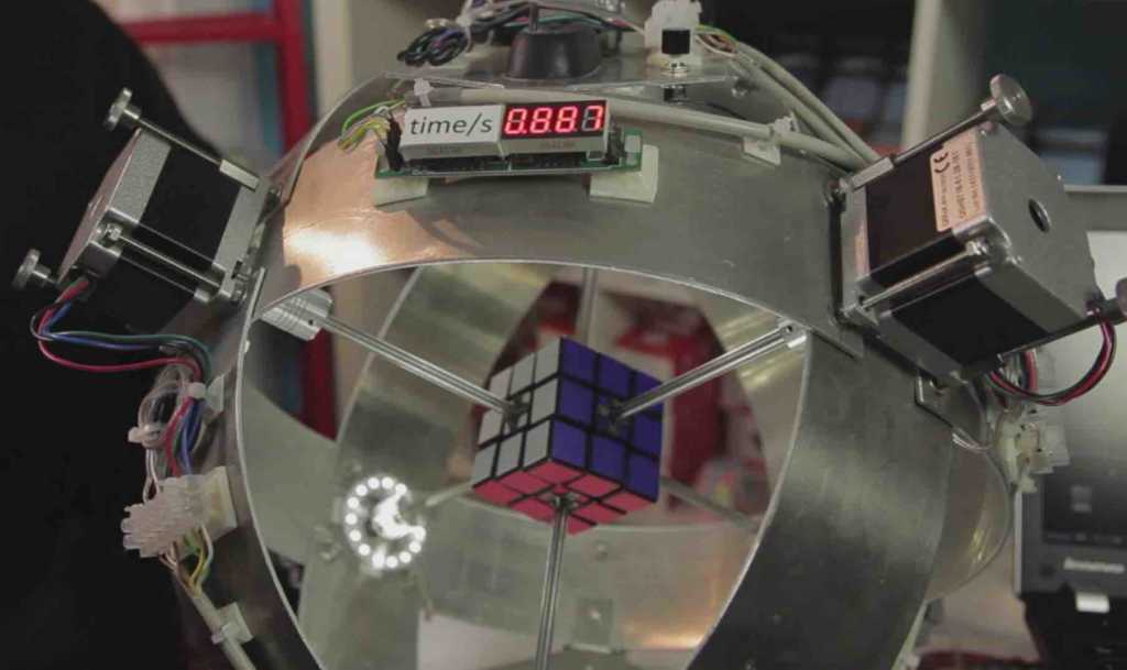 This Arduino Powered Robot Just Solved A Rubiks Cube In Less Than 1