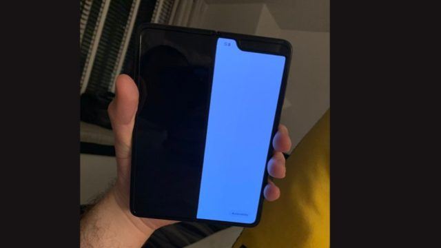 Galaxy Fold Is Suffering From The Most Obvious Issue - Broken Screen