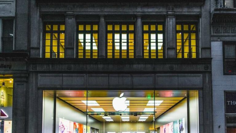 Tata Group To Open 100 Exclusive Apple Stores In India Next Year