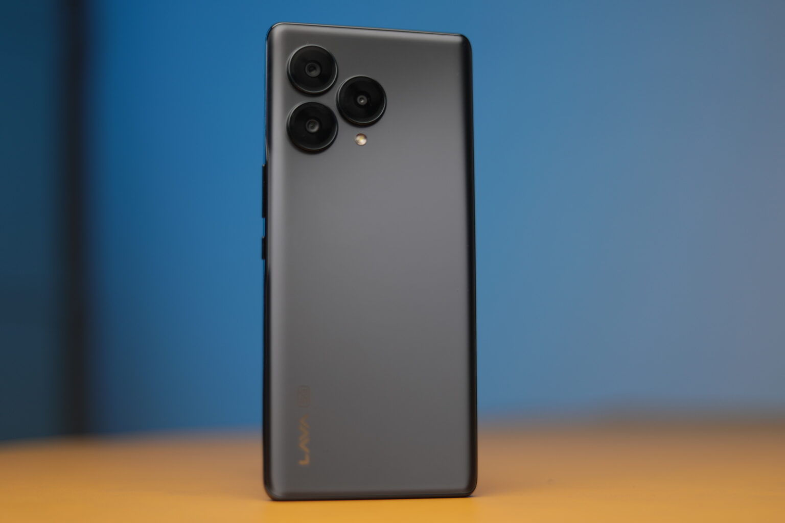 Lava Blaze Curve 5G Review: Awesome Design, Unpolished Cameras - Fossbytes