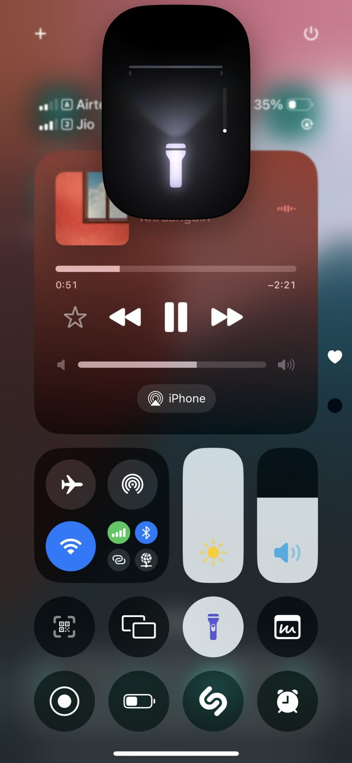 How to Adjust iPhone Flashlight's Radius/Focus on iOS 18?