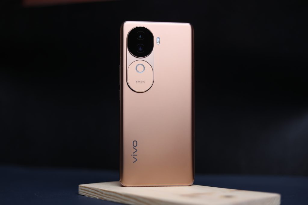vivo V40e Review: Sleek Design & Great Cameras - Fossbytes