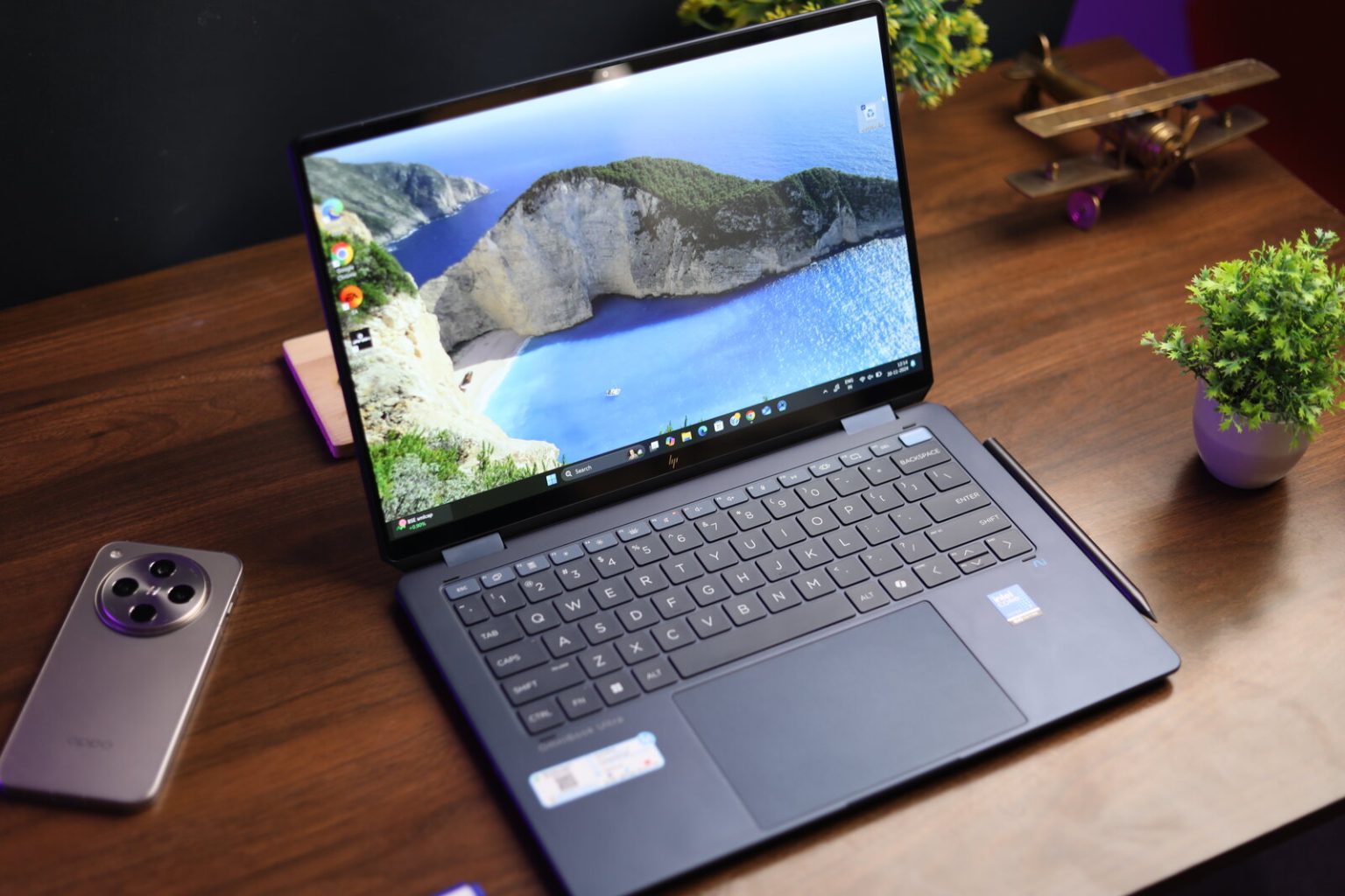 HP OmniBook Ultra Flip Review: The Best 2-in-1 Laptop - Fossbytes