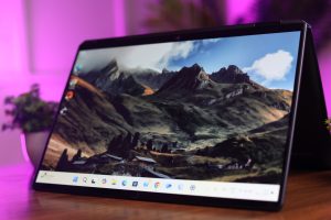 HP OmniBook Ultra Flip Review: The Best 2-in-1 Laptop - Fossbytes