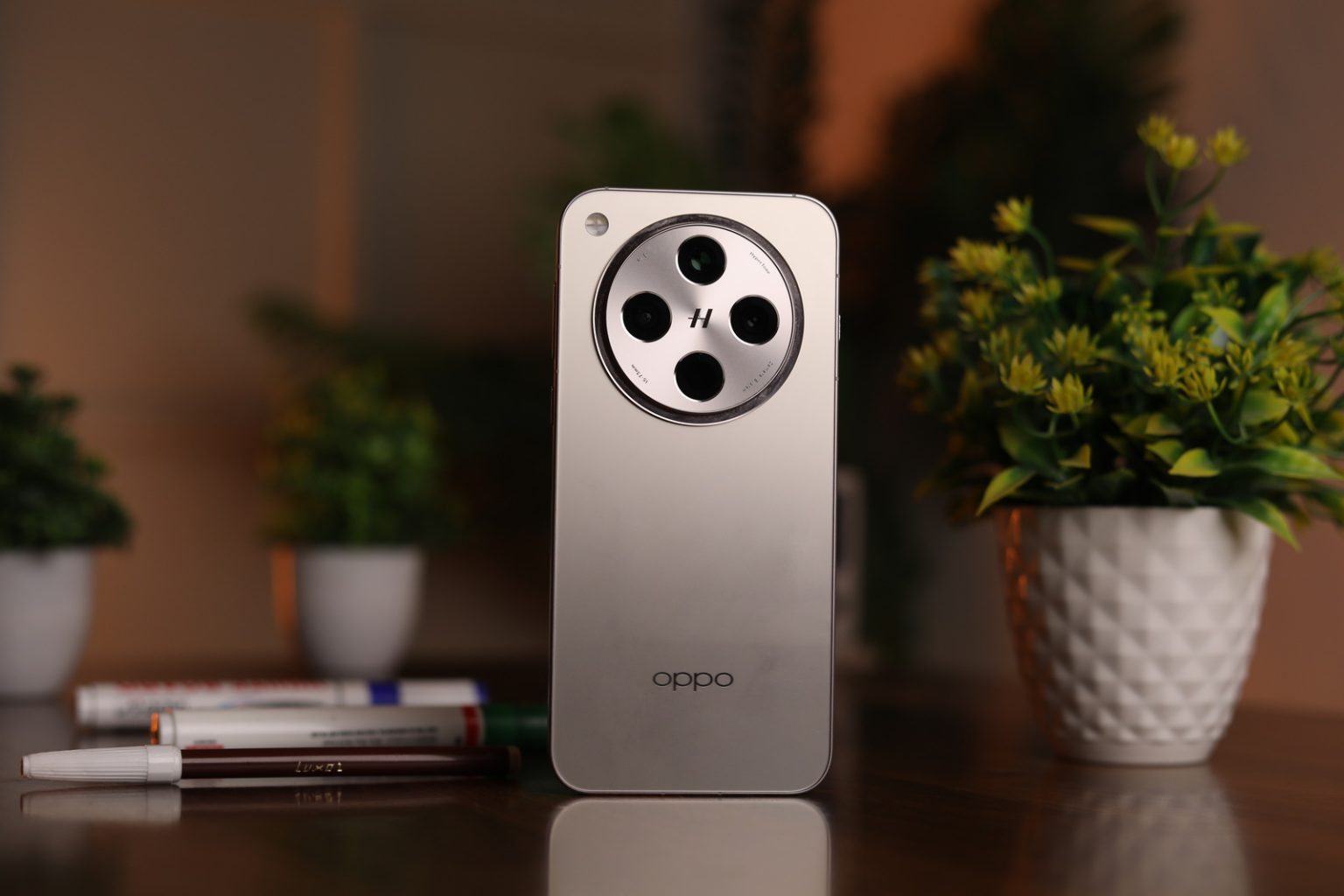 OPPO Find X8 Review: The Ultimate Camera Experience - Fossbytes