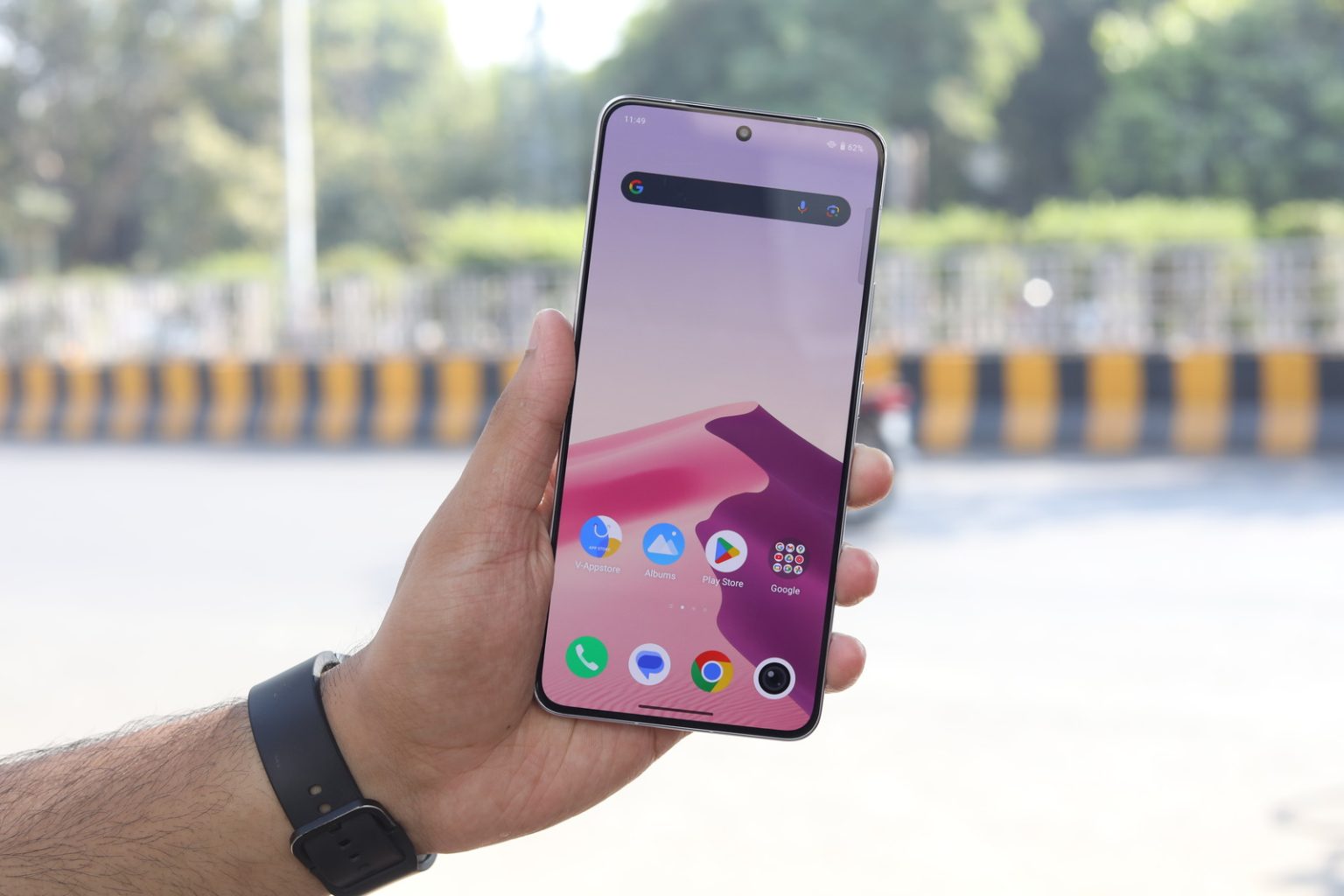 iQOO 13 Review: The No Nonsence Flagship Phone - Fossbytes