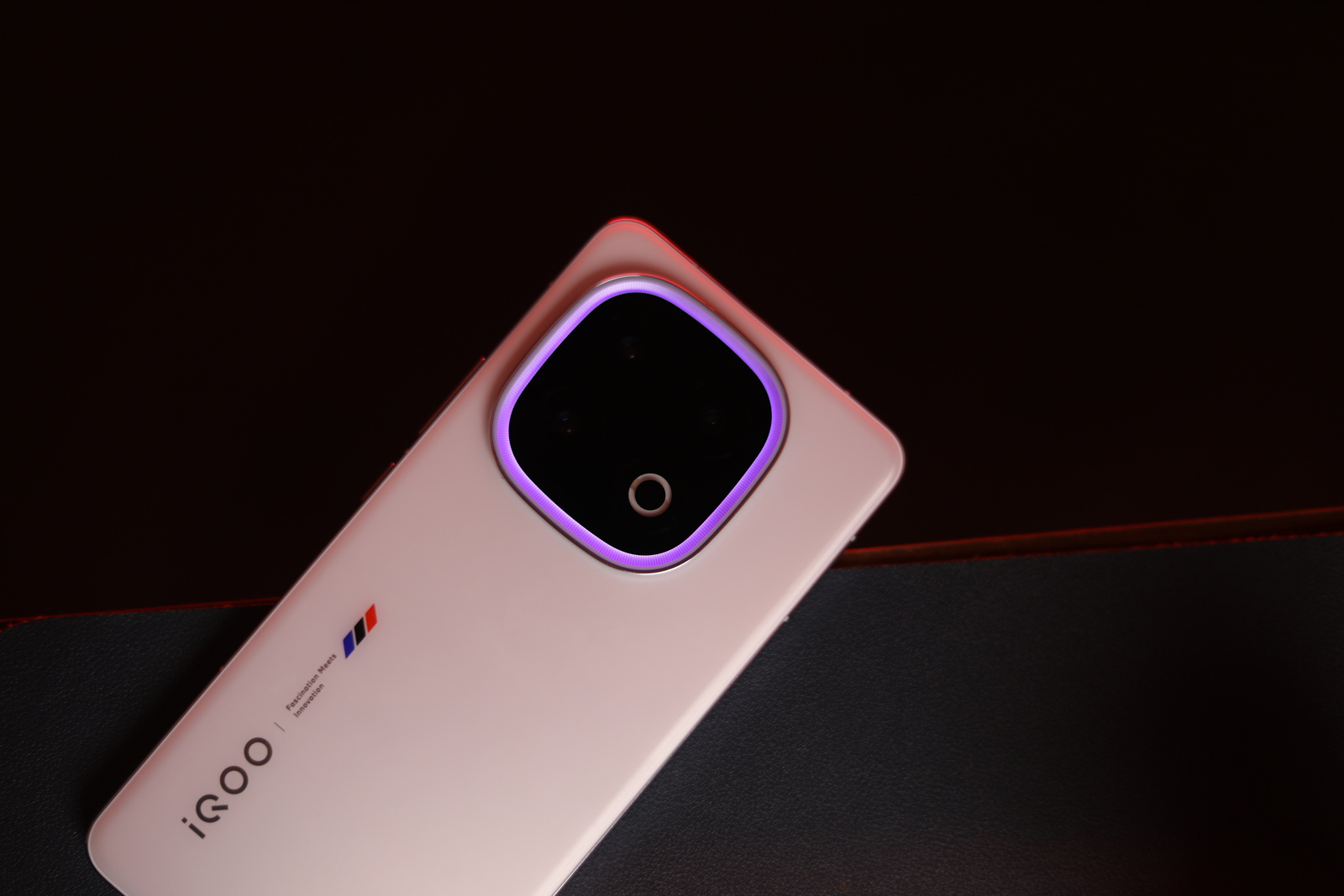 iQOO 13 Review: The No Nonsence Flagship Phone - Fossbytes