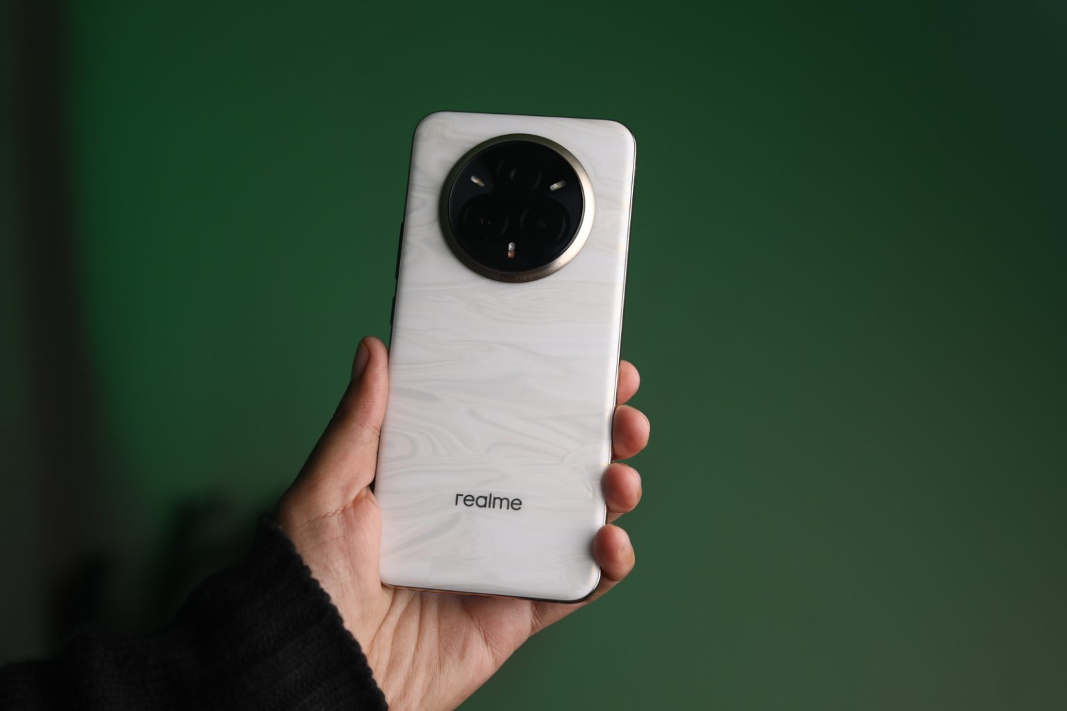 Realme 14 Pro+ Review: Stunning Design & Capable Cameras - Fossbytes